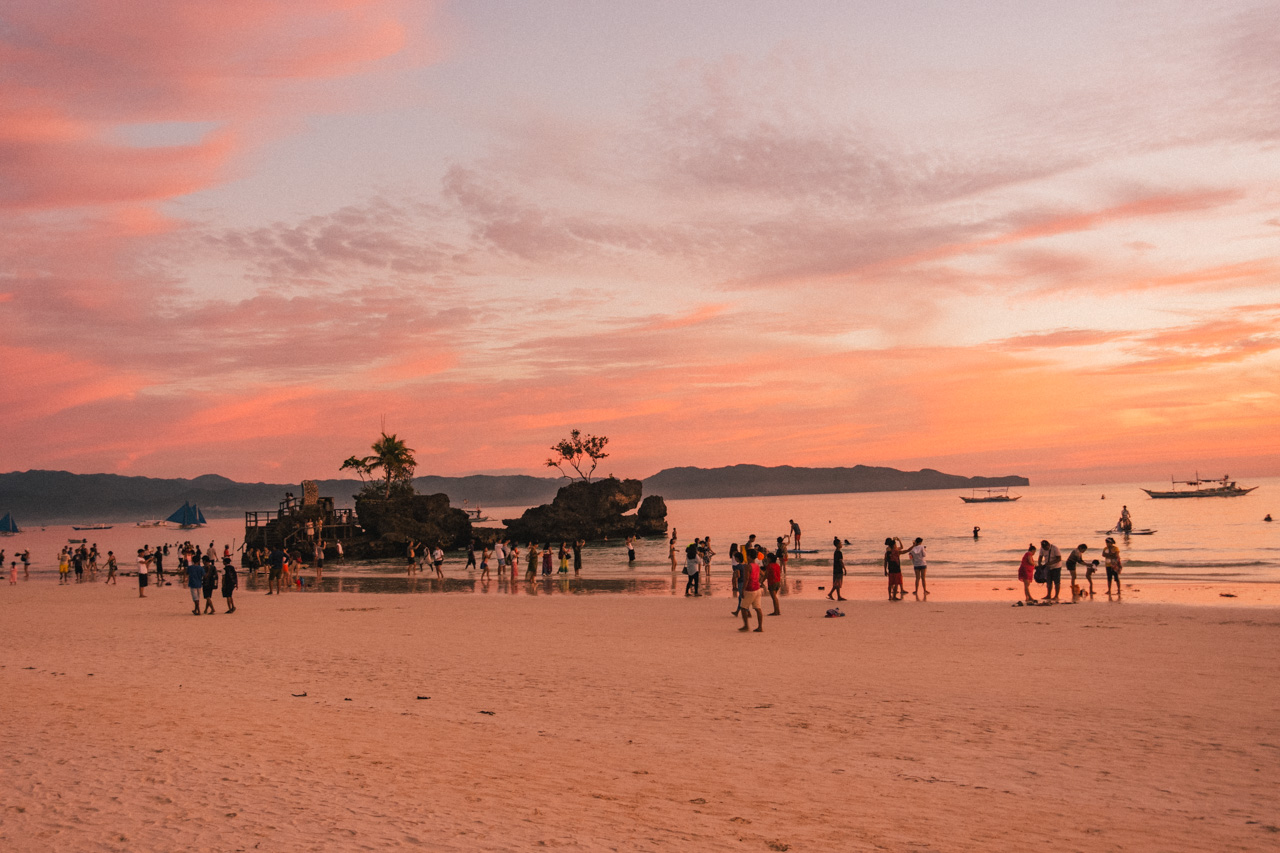 Boracay: Boracay Island ~ White beach and sunset｜ボラカイ：ボラカイ島〜ホワイトビーチと ...