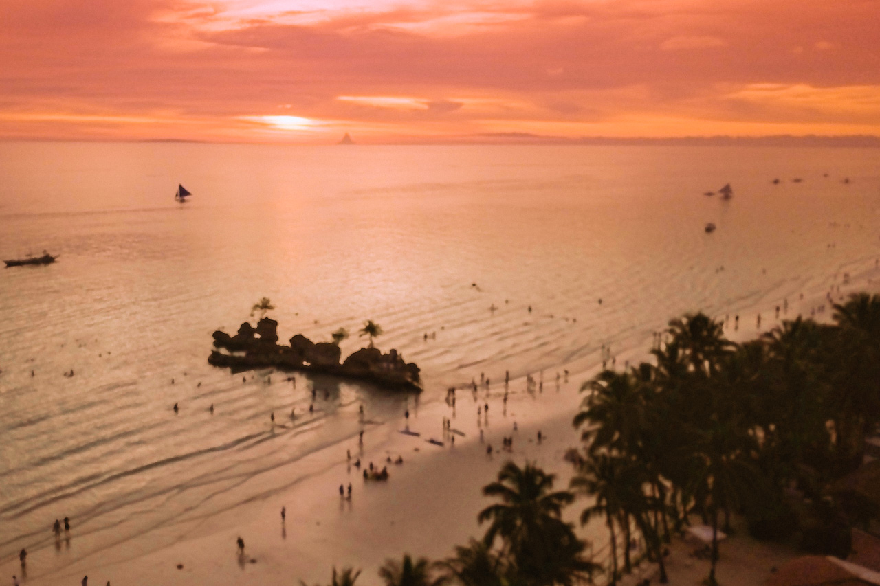 Boracay: Boracay Island ~ White beach and sunset｜ボラカイ：ボラカイ島〜ホワイトビーチと ...