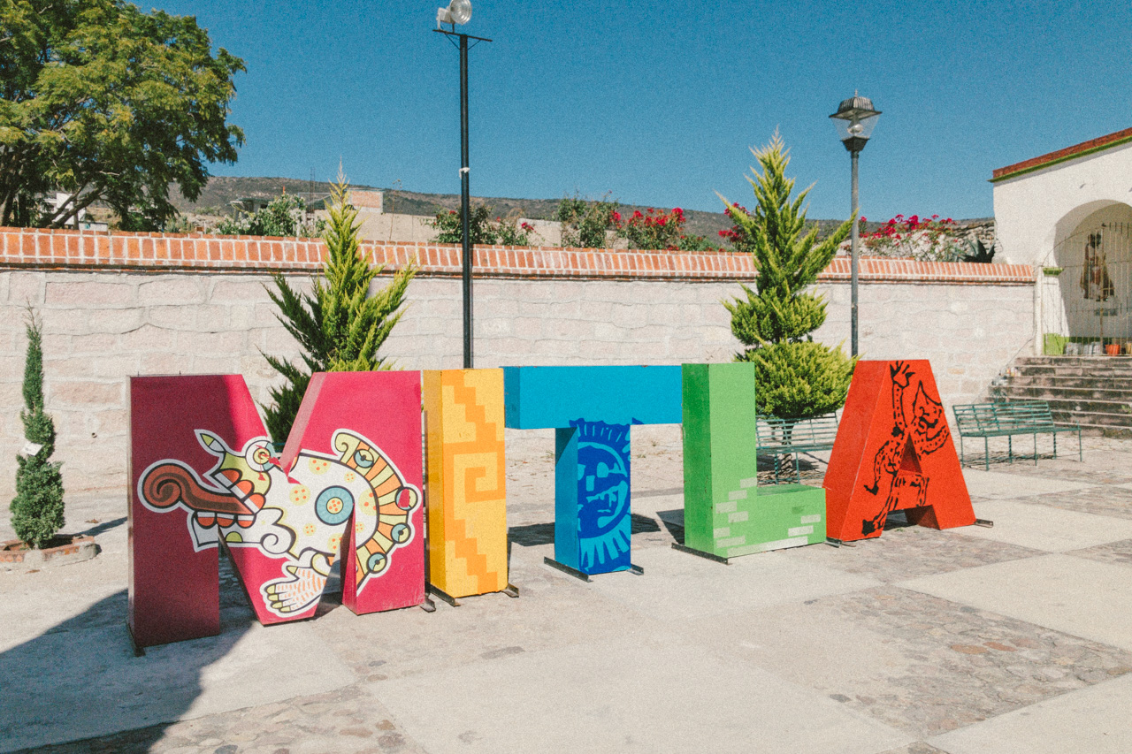 Mitla: Teotitlan del Valle and Mitla in Suburbs of Oaxaca｜ミトラ：オアハカ郊外の織物 ...