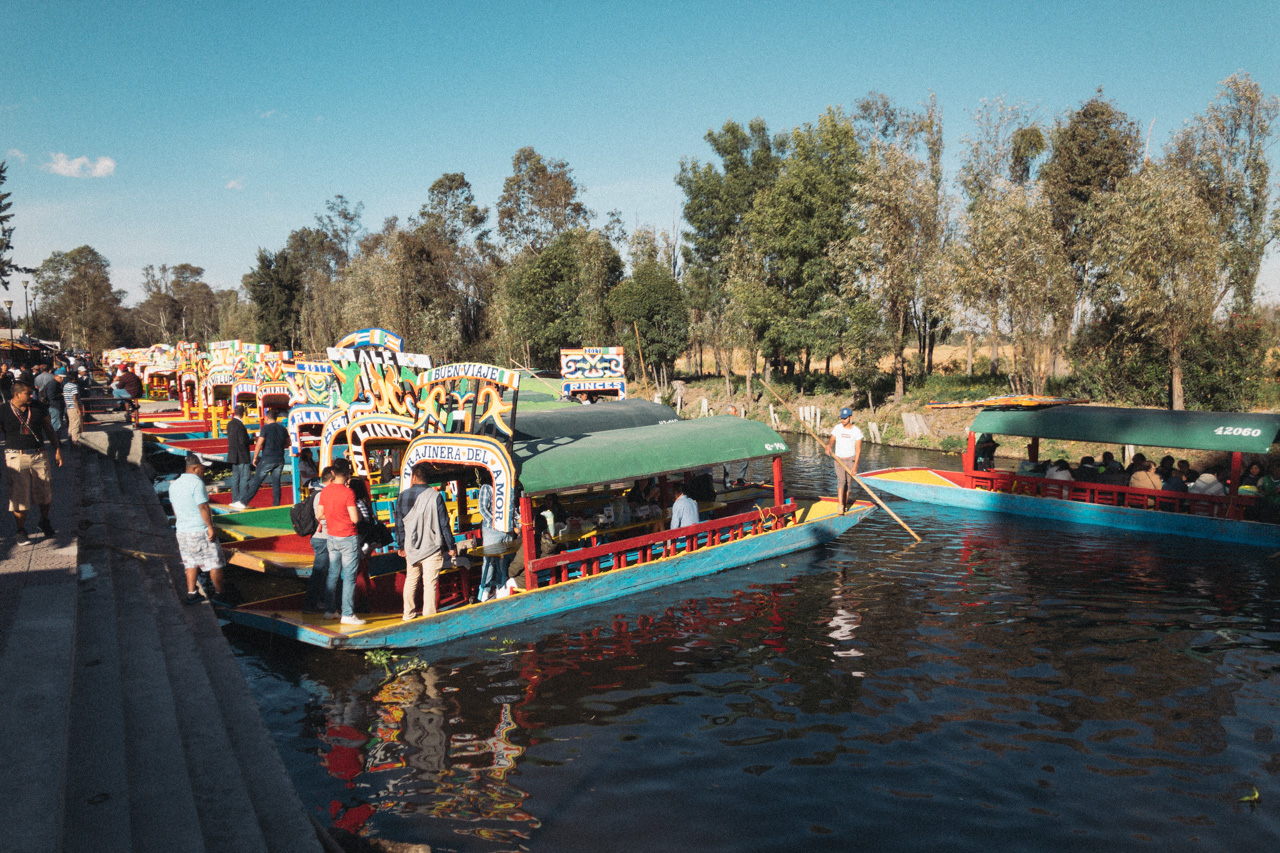 Mexico City: Xochimilco ~ Colorful Trajineras｜メキシコシティ：ソチミルコ 〜 色鮮やかな船トラヒ ...